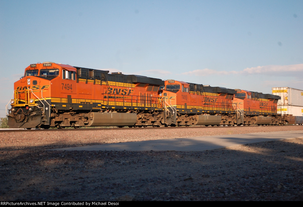 BNSF ES-44C4 #7494 leads a westbound intermodal